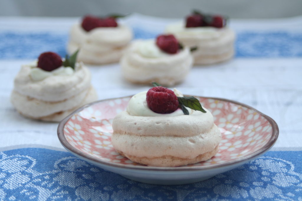 Bezea cu lime, cocos si zmeura - Taste Bazaar