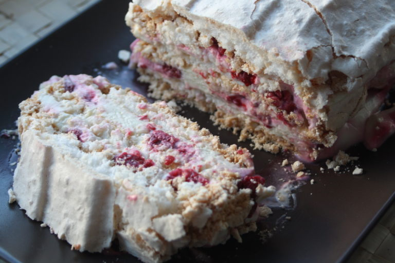 Bezea cu lime, cocos si zmeura - Taste Bazaar